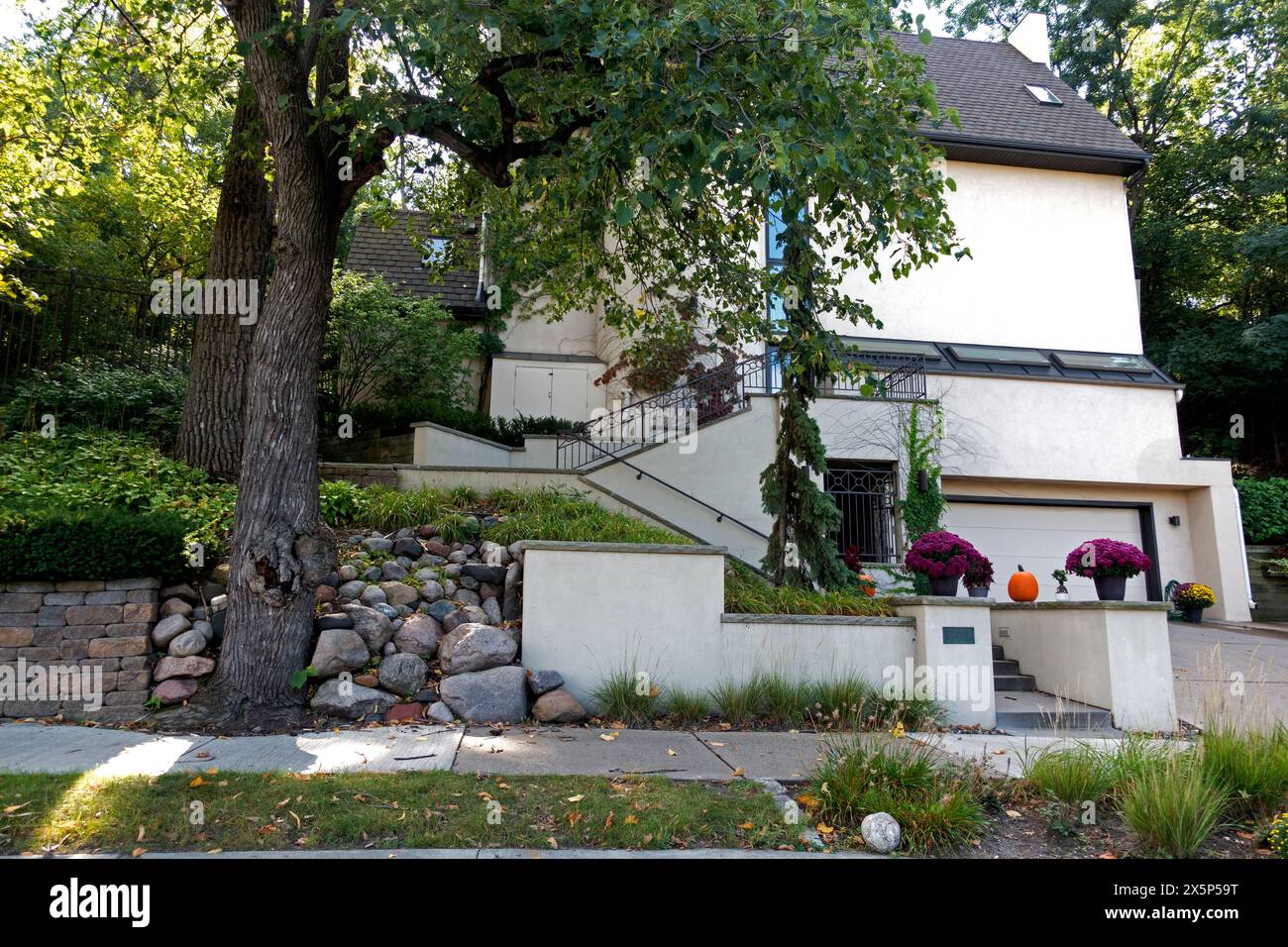 Lovely mansion located near Lake Bde Maka Ska (was Lake Calhoun) and ...