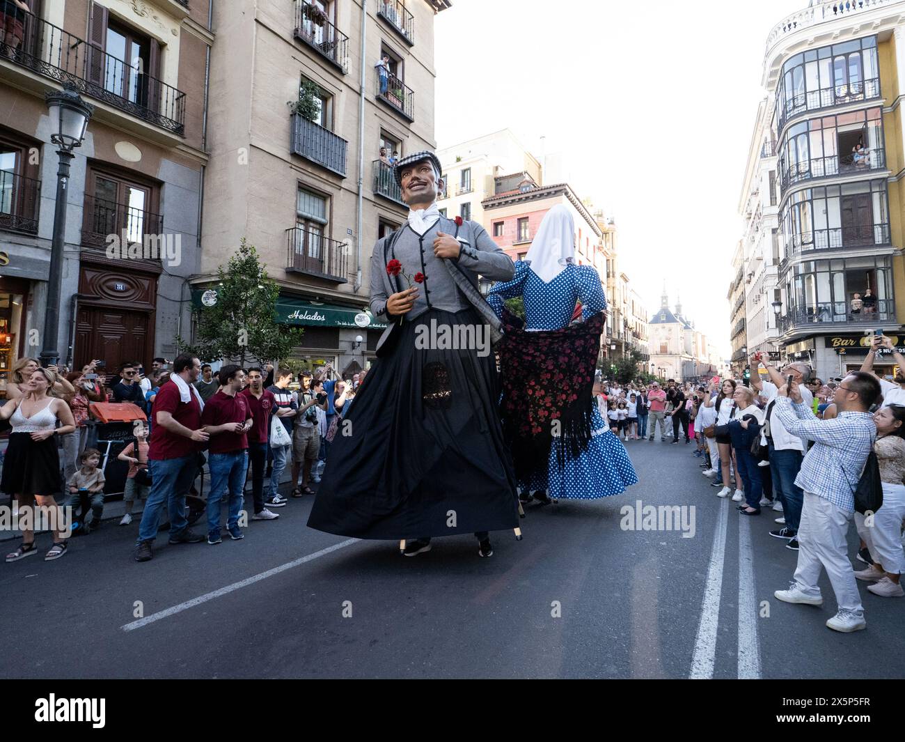 Madrid, Spain. 10th May, 2024. The processional giants 'El Chulapo' and ...