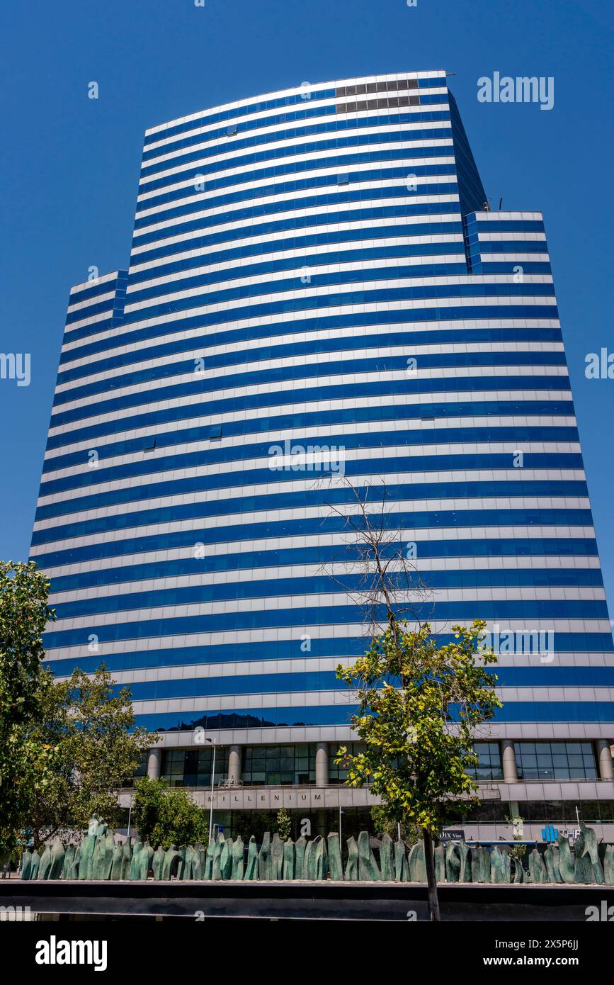 Modern edificio hi-res stock photography and images - Alamy