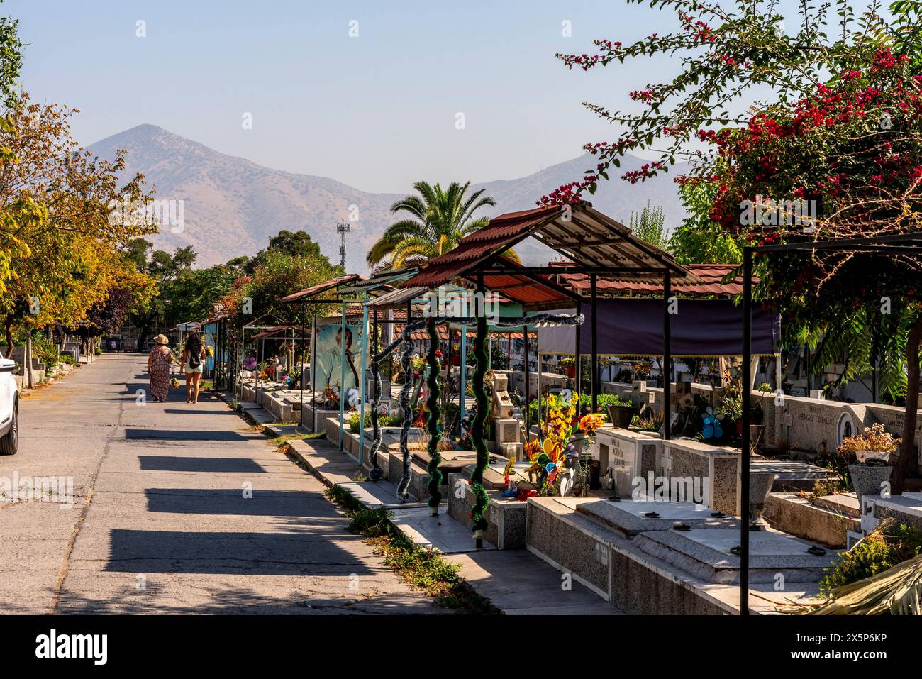 Chile cemetery cementerio graves hi-res stock photography and images ...