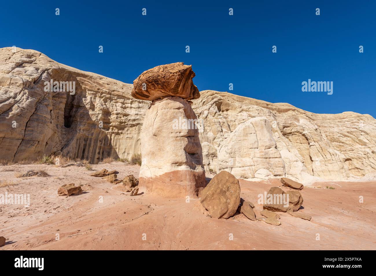 White and red sandstone toadstool hoodoo at Kanab Utah highlighted by ...