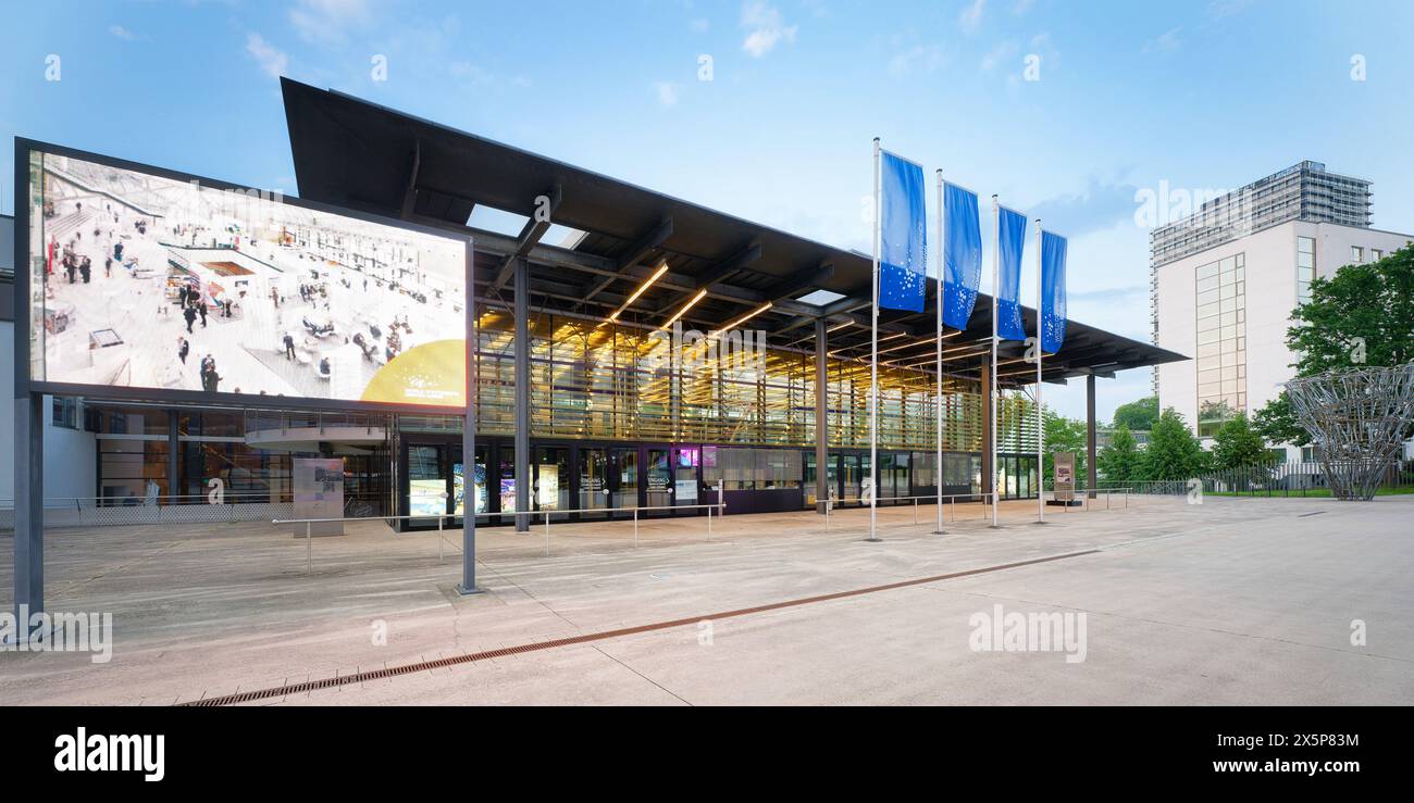 World environment center conference hi-res stock photography and images ...