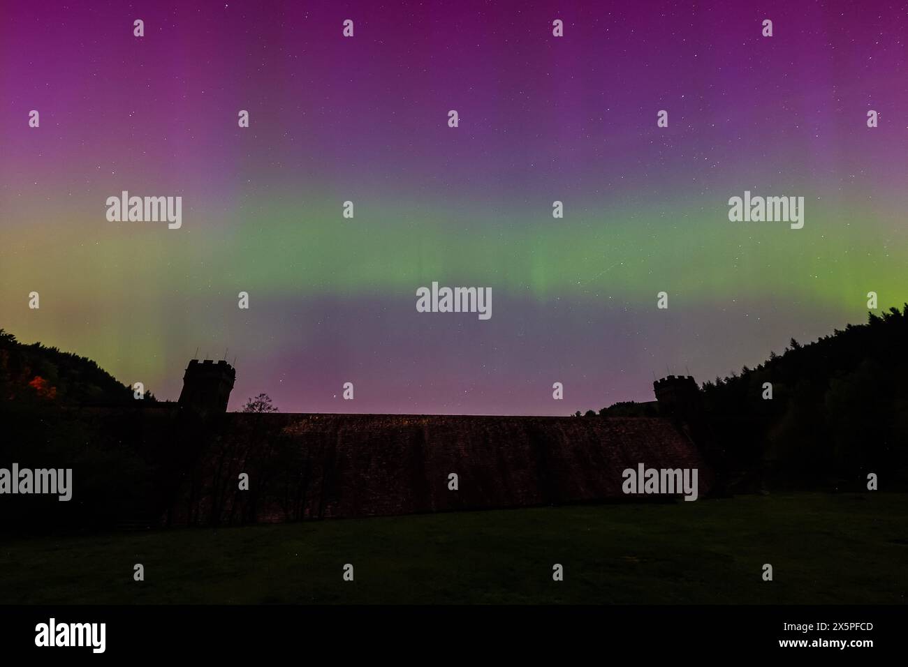 Northern Lights over Derwent Dam where Barnes Wallis Dam Busters ...