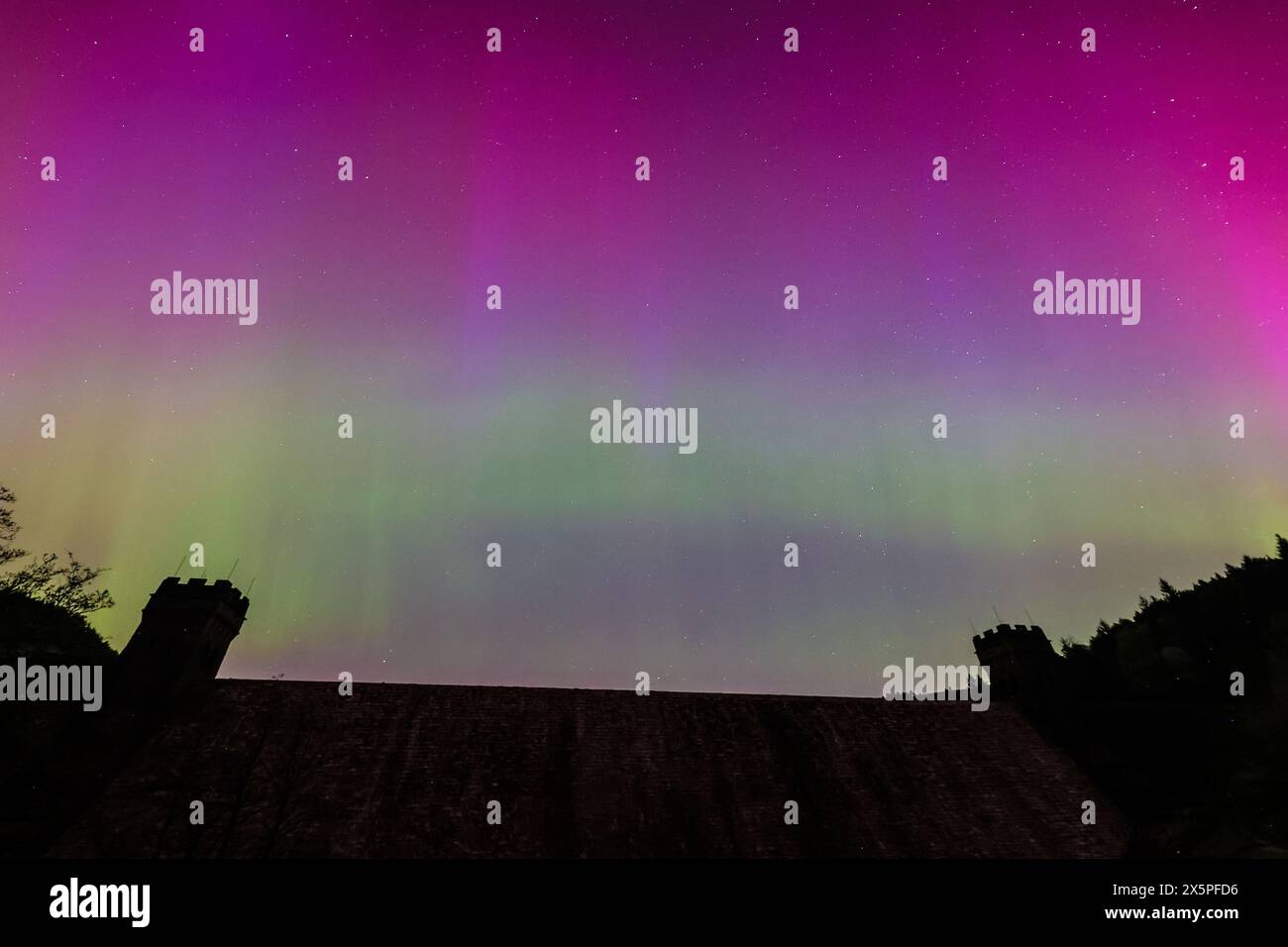 Northern Lights over Derwent Dam where Barnes Wallis Dam Busters ...