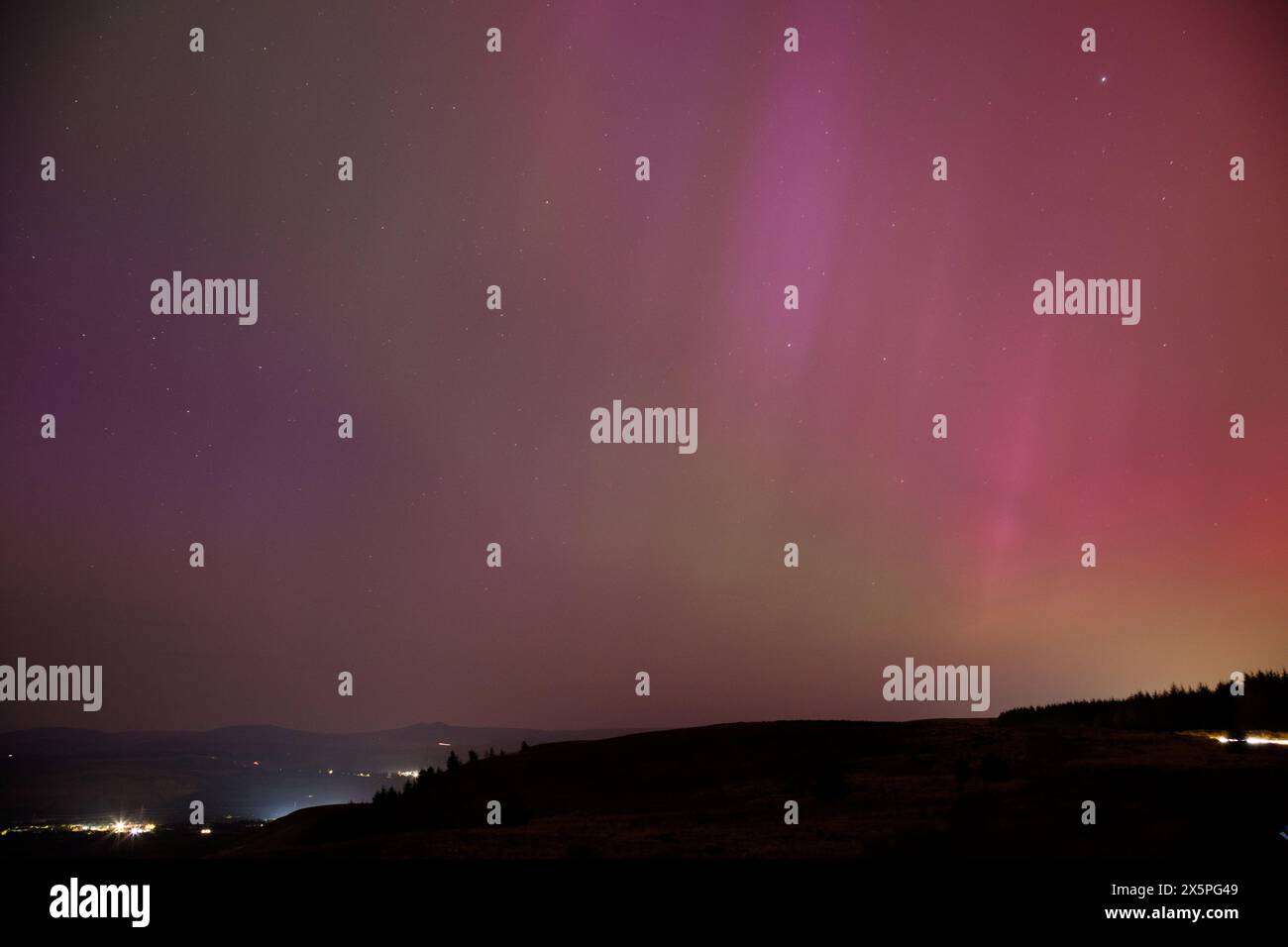 Rhigos Viewpoint, South Wales, UK. 10 May 2024. The Northern Lights ...