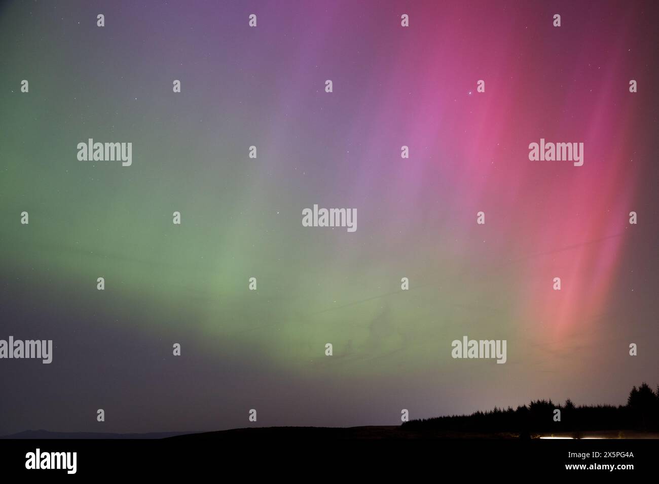 Rhigos Viewpoint, South Wales, UK. 10 May 2024. The Northern Lights ...