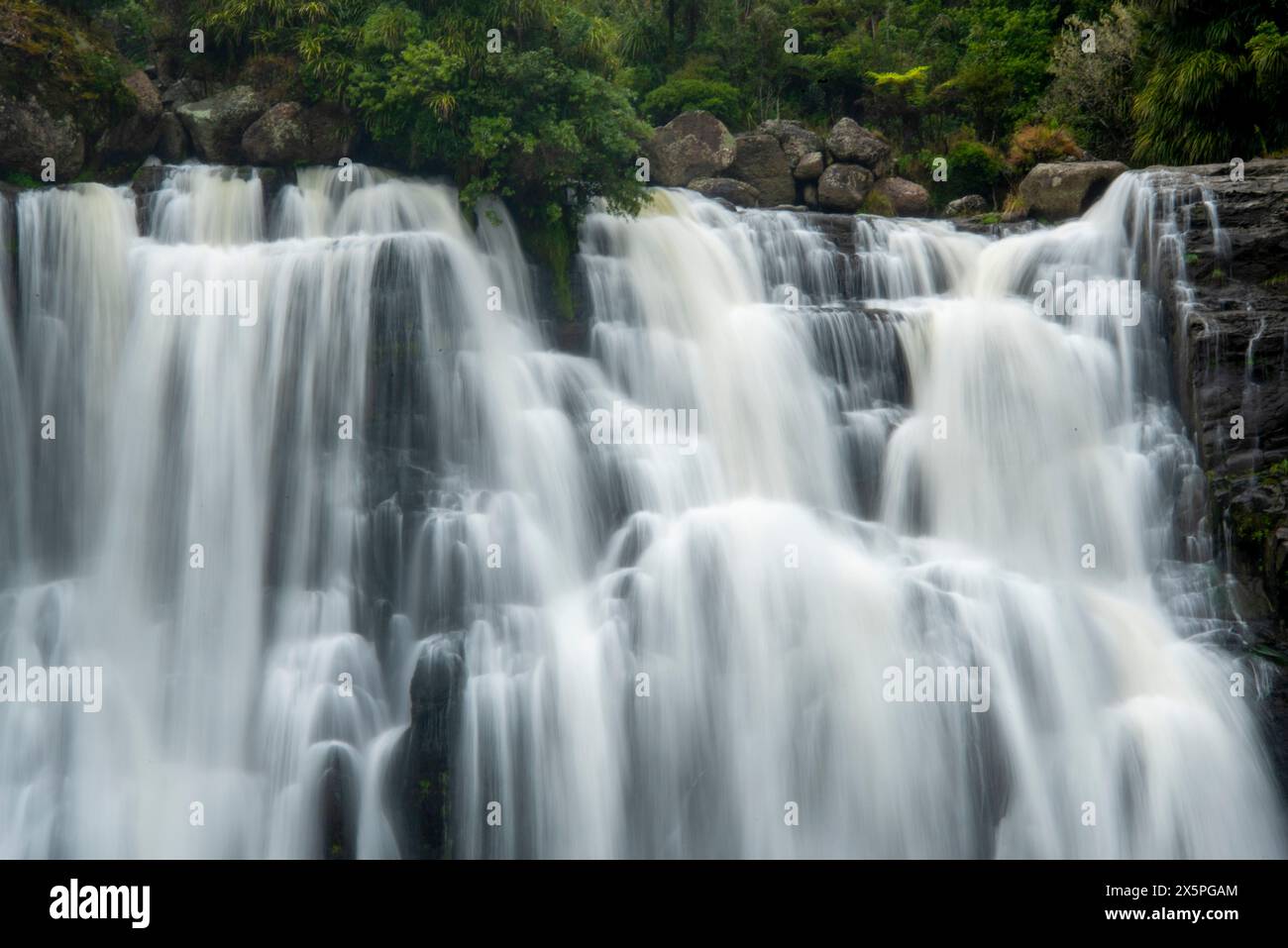 Marokopa waterfall hi-res stock photography and images - Alamy