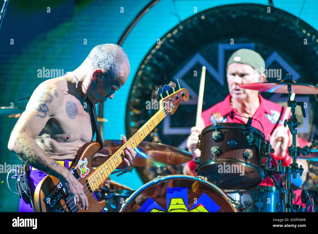Chad smith rhcp hi-res stock photography and images - Alamy