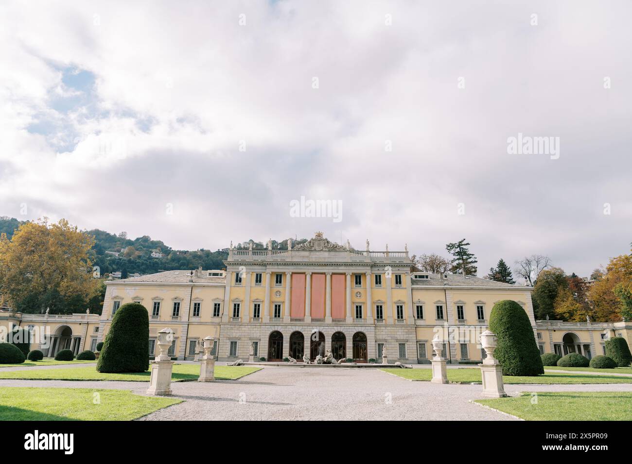 Park with statues in front of the ancient Villa Olmo with empty banners ...