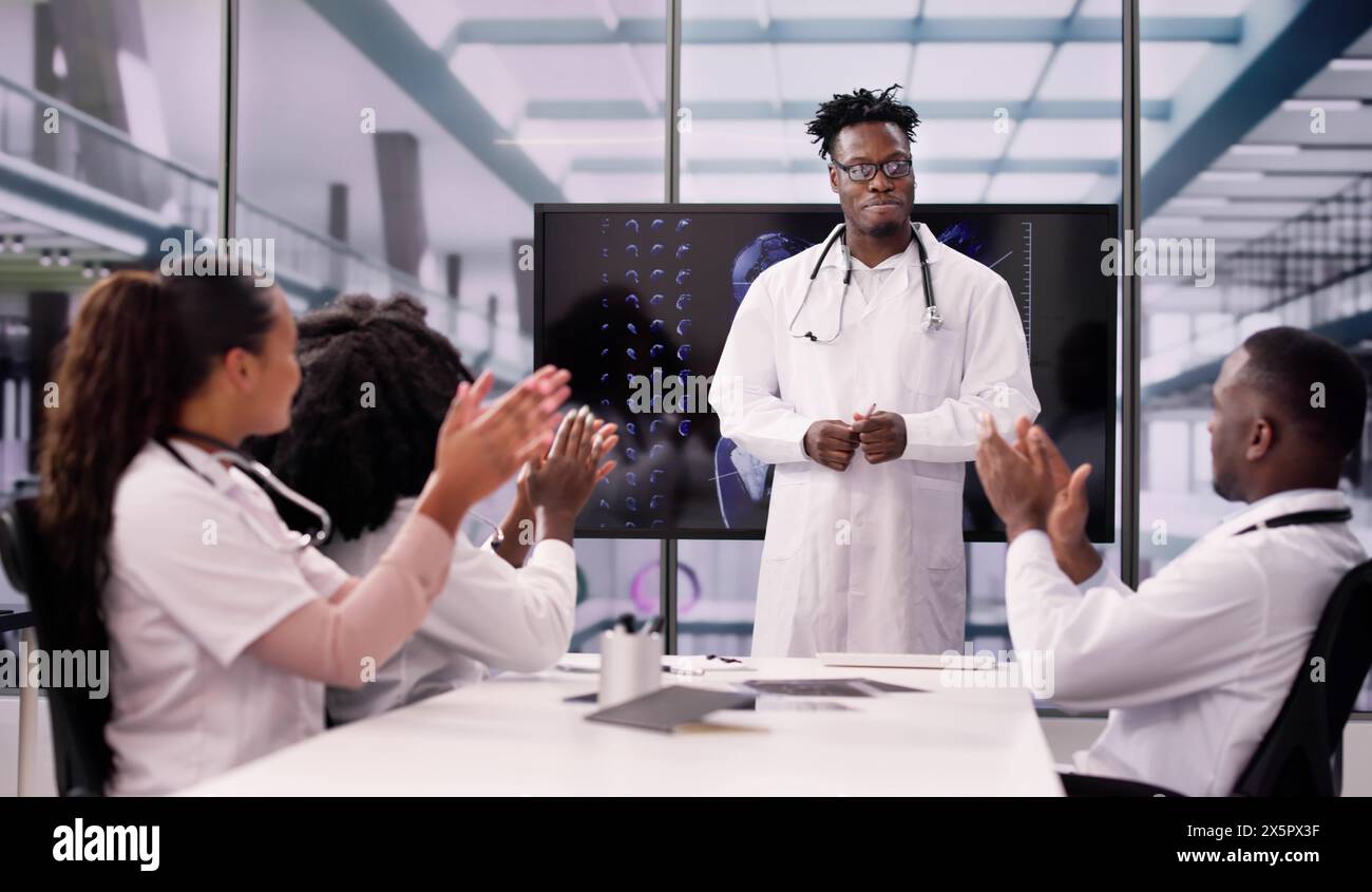 Medical Doctor Training Presentation In Hospital. Team Applause Stock Photo - Alamy