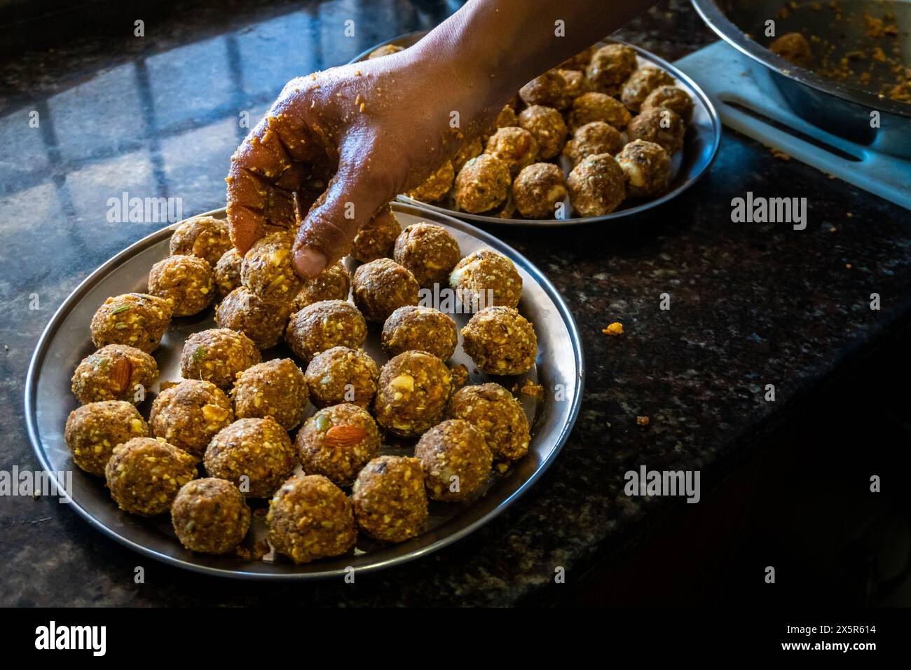 Handmade Gond Laddu: Traditional Indian Sweet with Dry Fruits ...