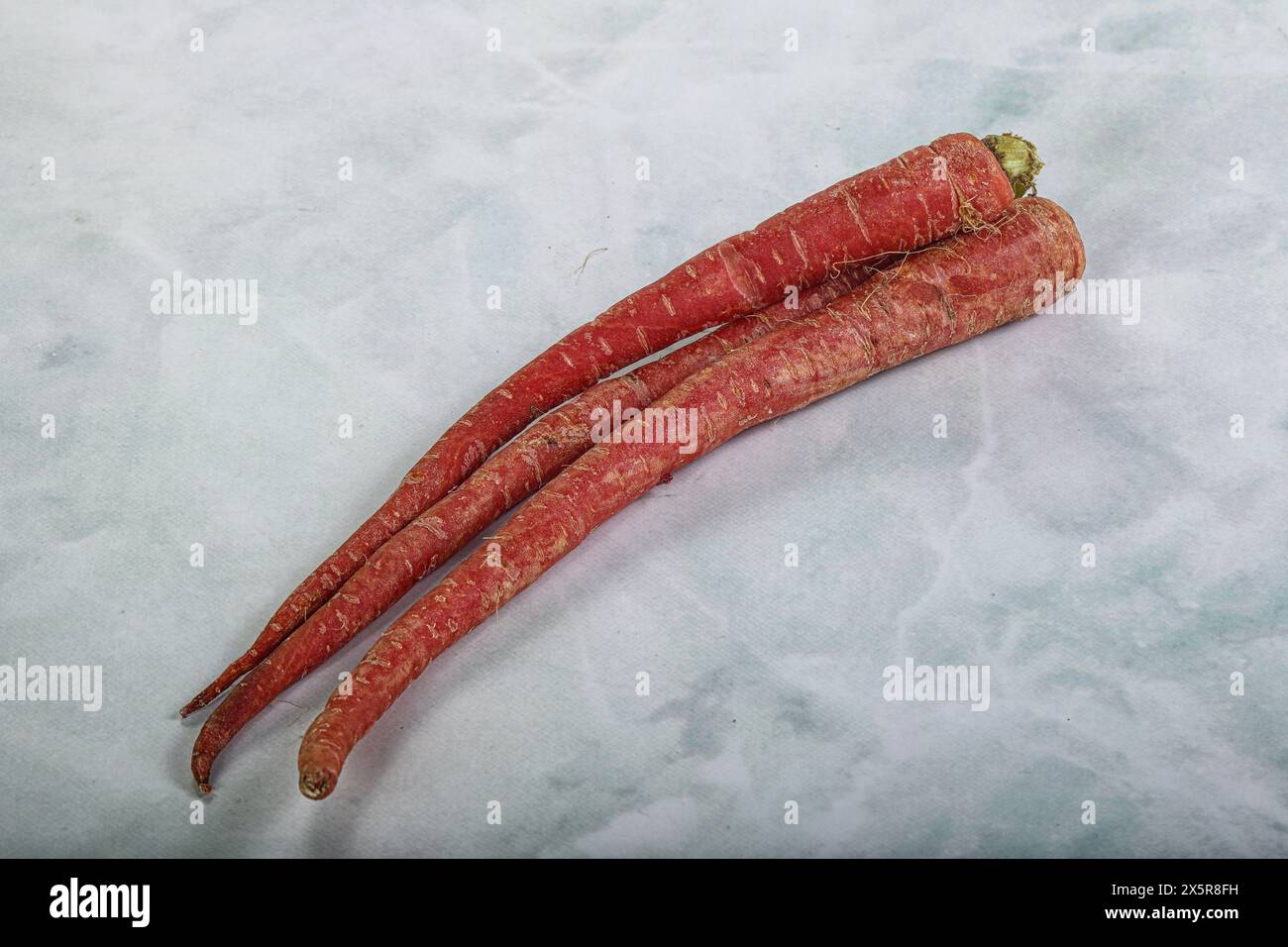 Raw ripe Indian red carrot root Stock Photo - Alamy