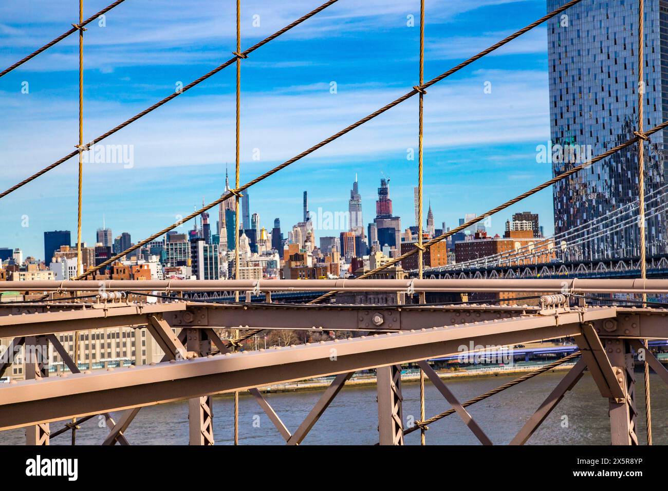 From the footpath over the Brooklyn Bridge, you can see through a maze ...