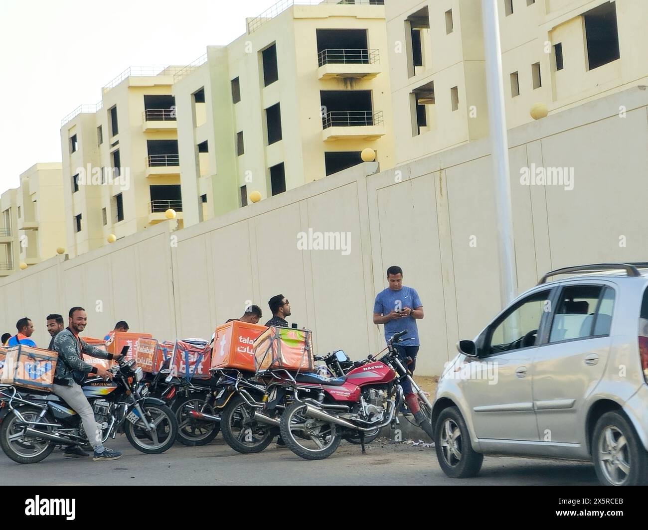 Food delivery motorcycles hi-res stock photography and images - Alamy