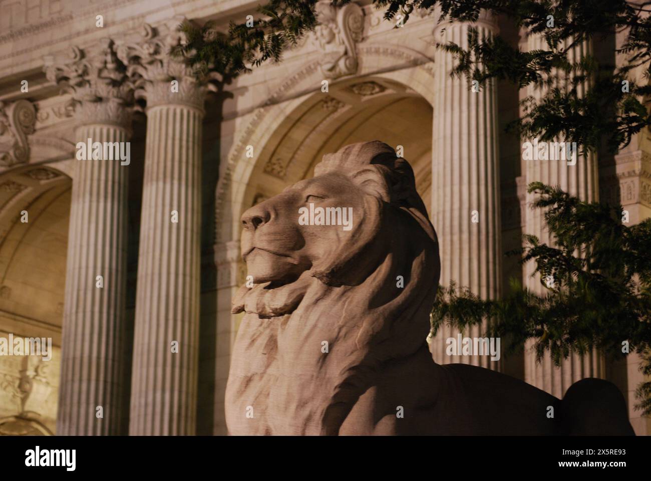 Guarding the gates hi-res stock photography and images - Alamy