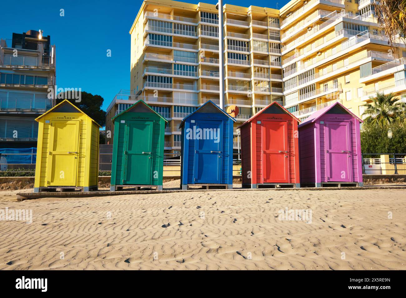 Dressing rooms beach outdoors hi-res stock photography and images - Alamy