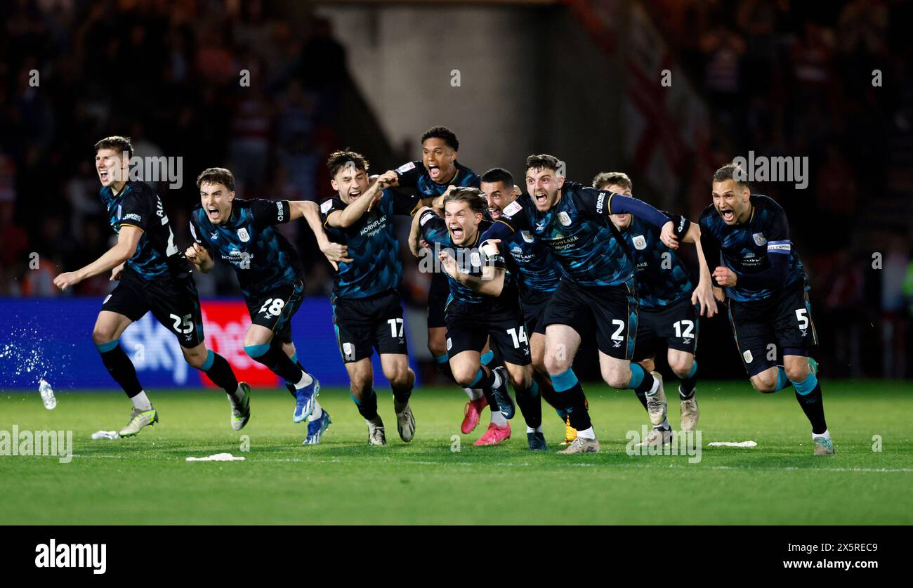 Crewe Alexandra players celebrate winning the penalty shoot out ...