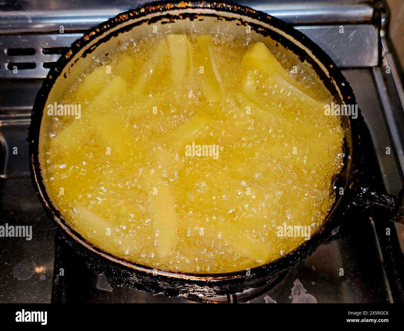 Allumette cut deep fried potatoes hi-res stock photography and images ...
