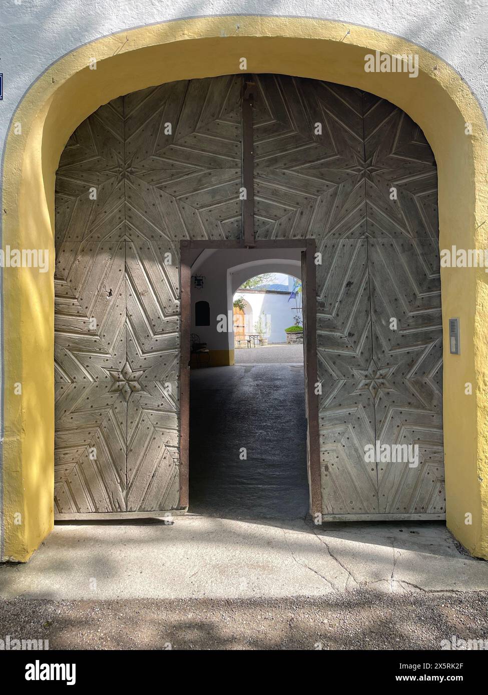 Old wooden gate in historic building Stock Photo - Alamy