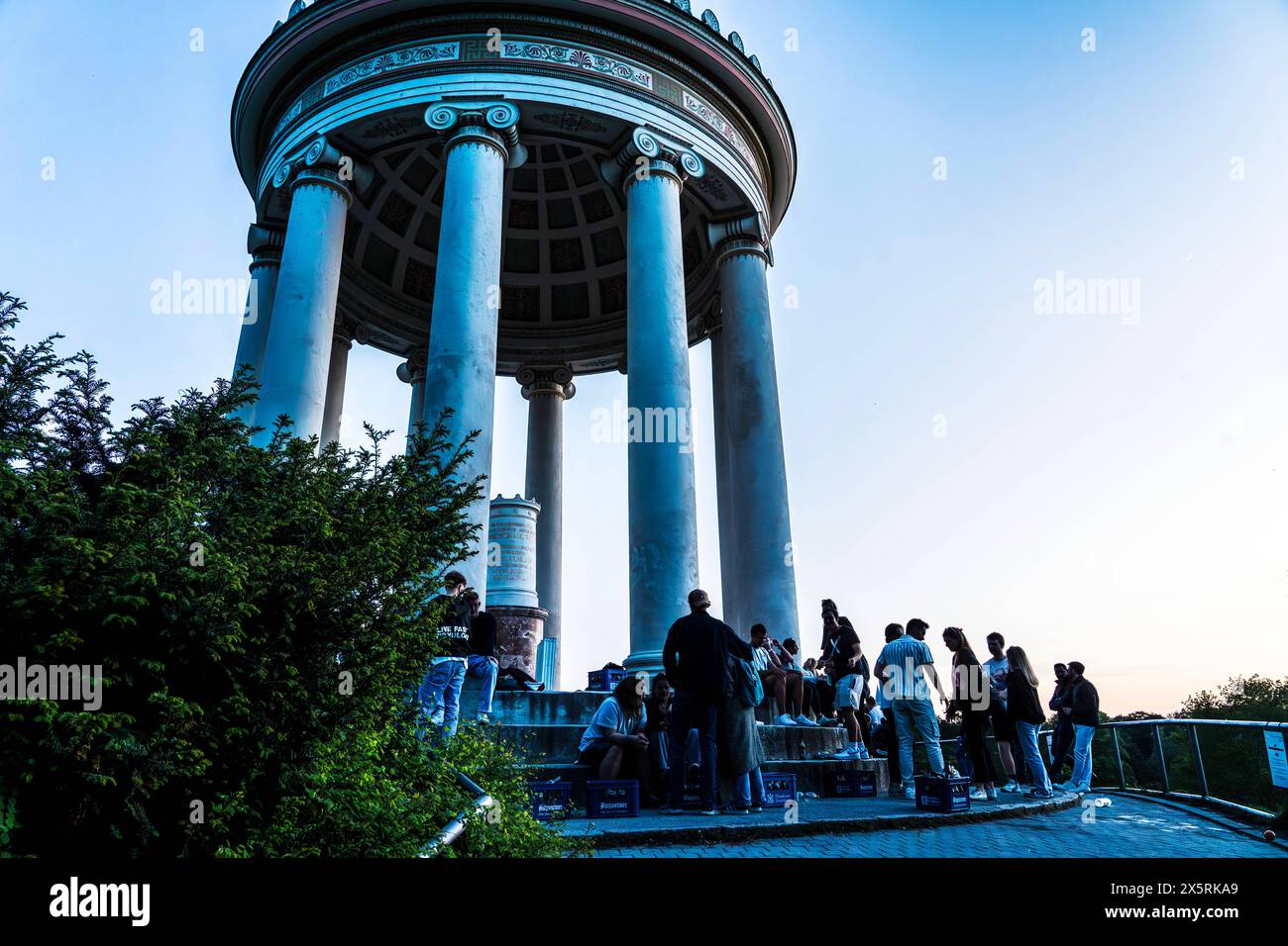 Menschen treffen hi-res stock photography and images - Alamy