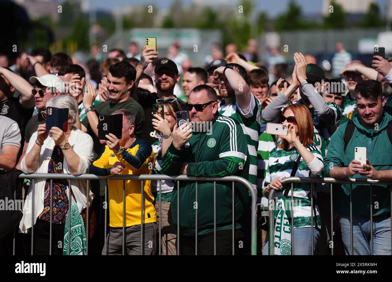 Celtic fans ahead of the cinch Premiership match at the Celtic park ...