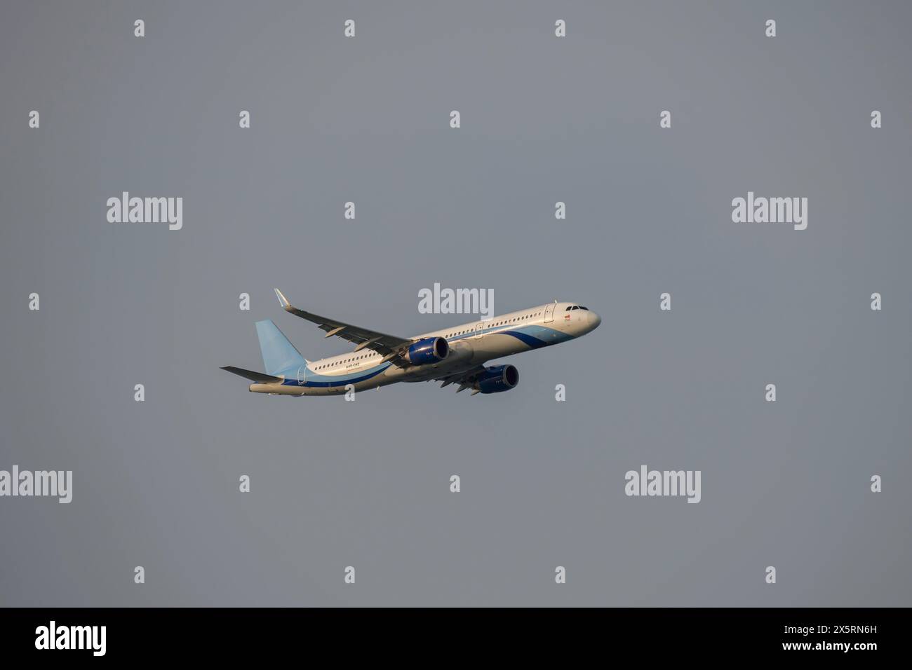 Salam Air Air Bus A321 interjet A40-OXE plane against the blue sky ...