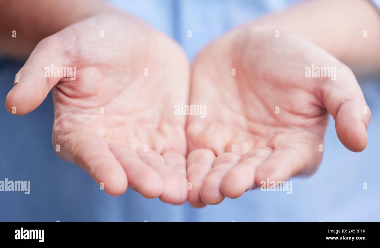 Charity worker poor hi-res stock photography and images - Alamy