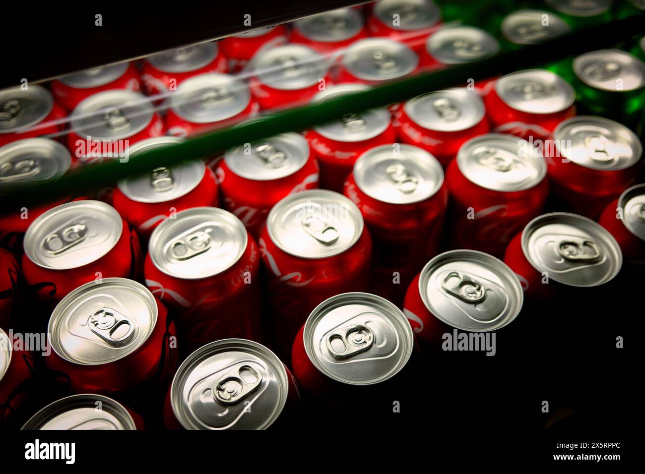 Coke cans hi-res stock photography and images - Alamy