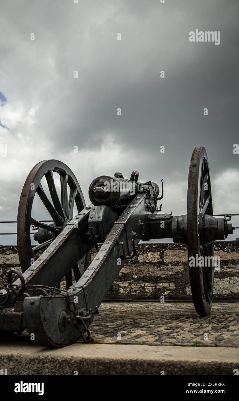 Medieval canon hi-res stock photography and images - Alamy