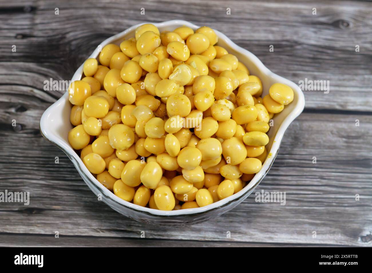 White lupin hi-res stock photography and images - Alamy