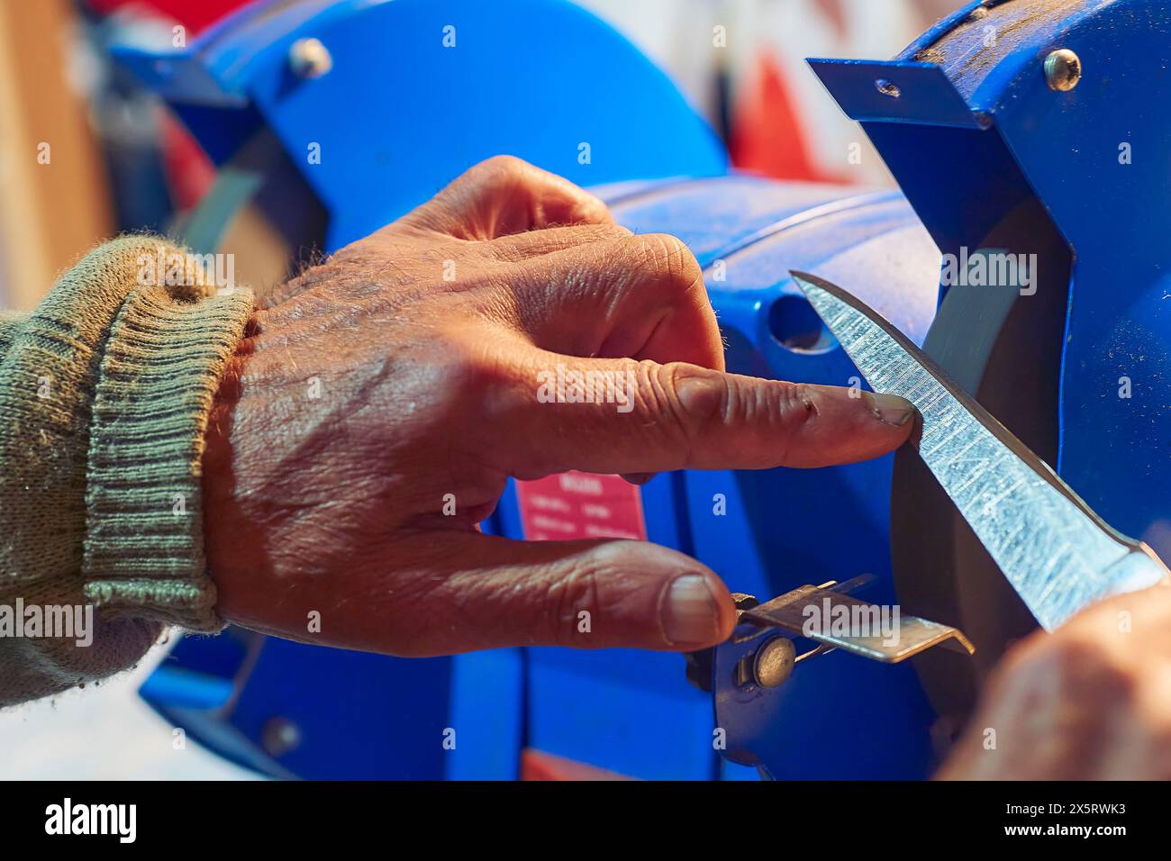 Manual sharpening process hi-res stock photography and images - Alamy