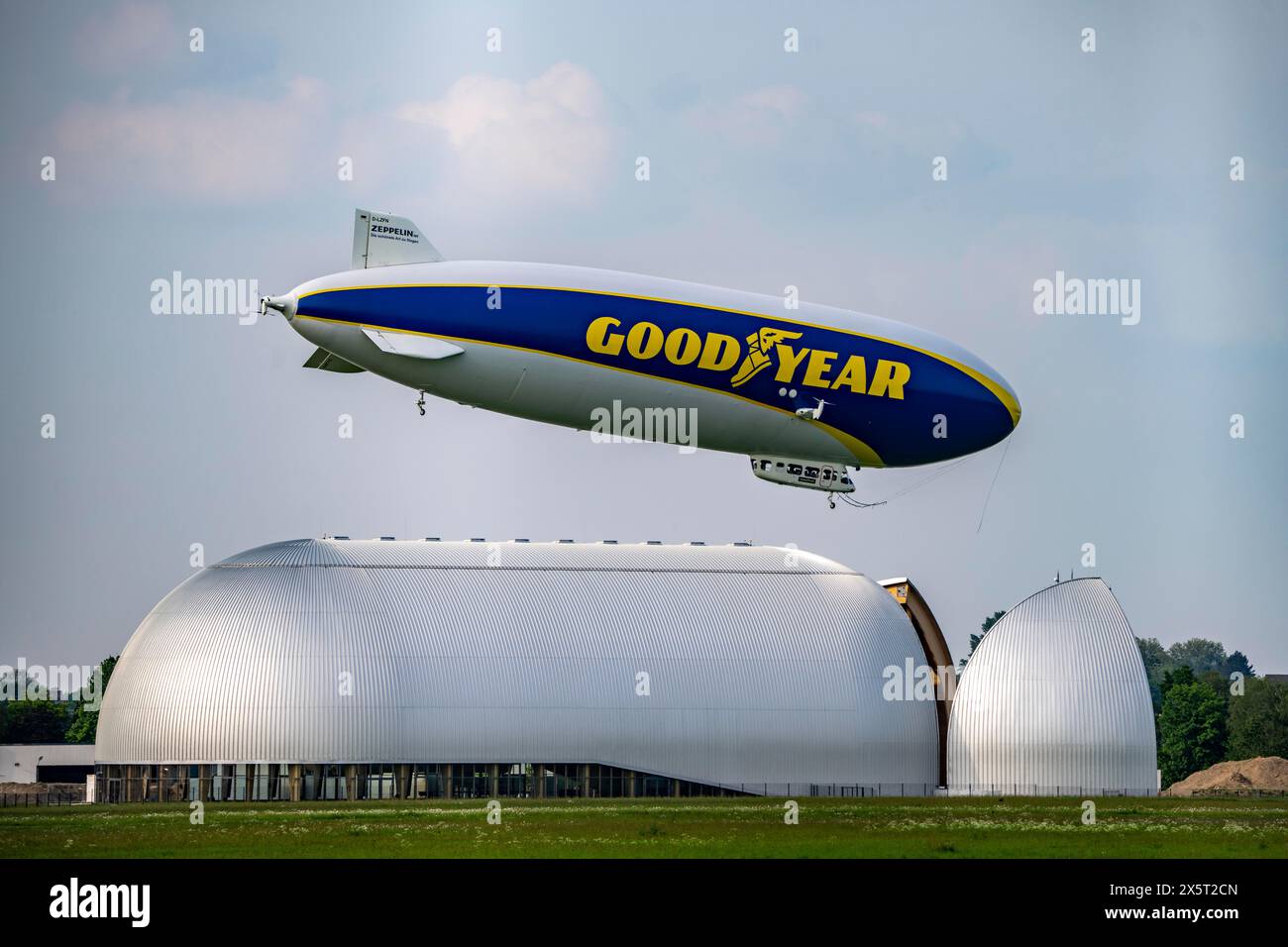 The Zeppelin NT, newly stationed at Essen/Mülheim Airport, undertakes ...