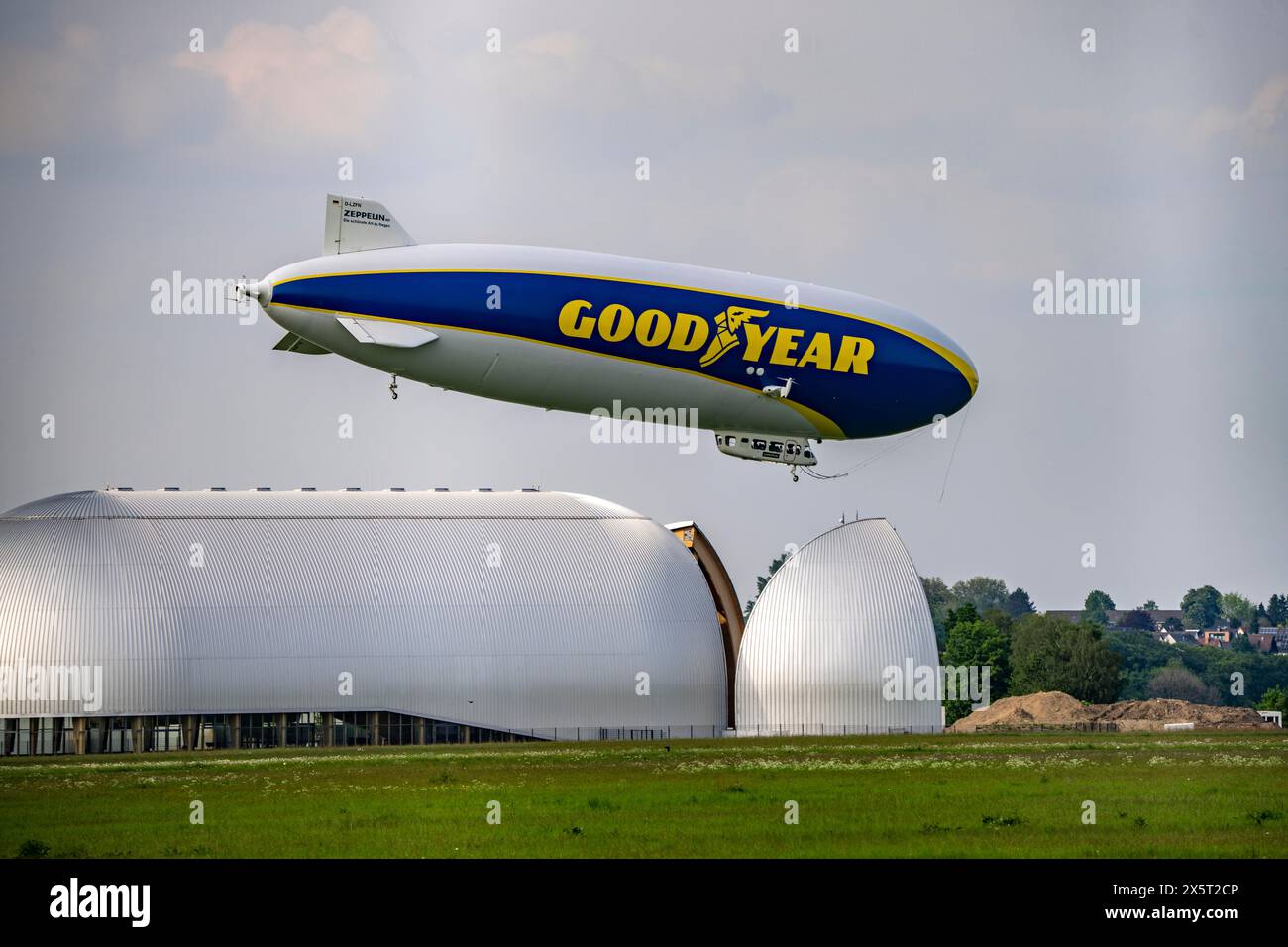 The Zeppelin NT, newly stationed at Essen/Mülheim Airport, undertakes ...