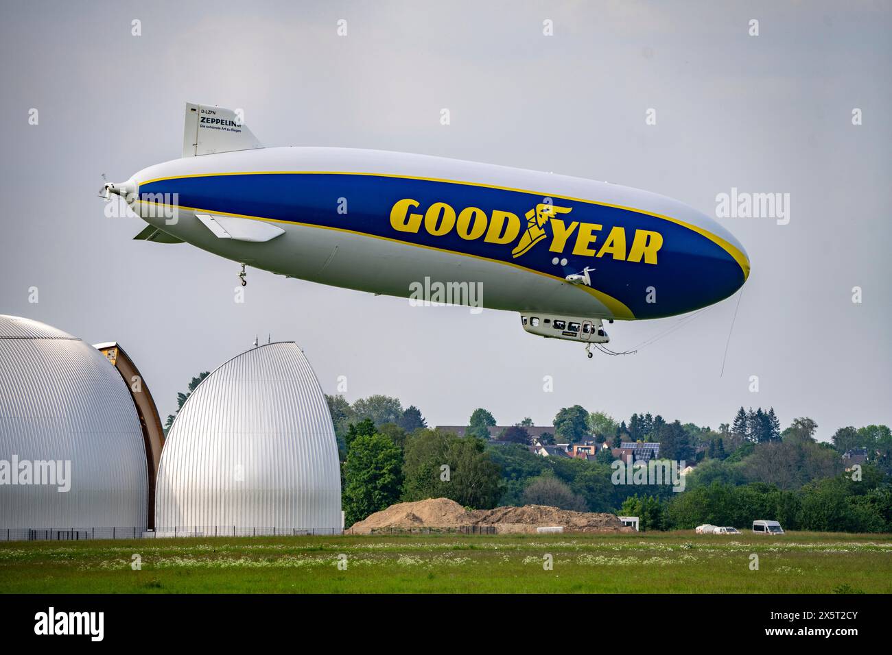 The Zeppelin NT, newly stationed at Essen/Mülheim Airport, undertakes ...
