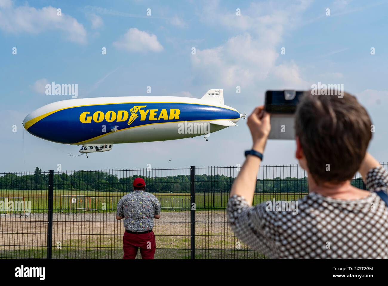 The Zeppelin NT, newly stationed at Essen/Mülheim Airport, undertakes ...