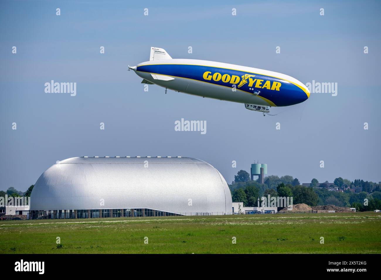 The Zeppelin NT, newly stationed at Essen/Mülheim Airport, undertakes ...