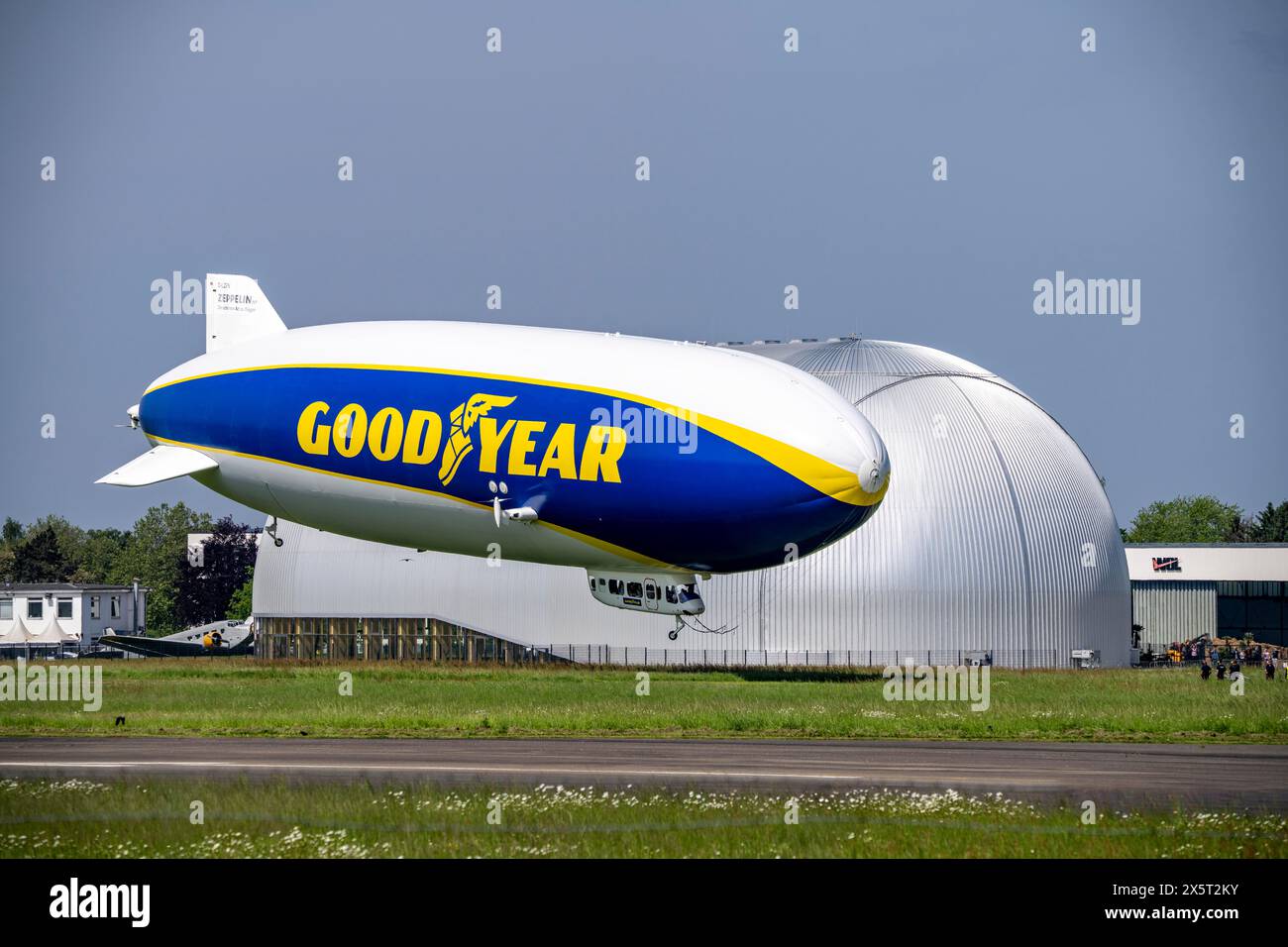 The Zeppelin NT, newly stationed at Essen/Mülheim Airport, undertakes ...