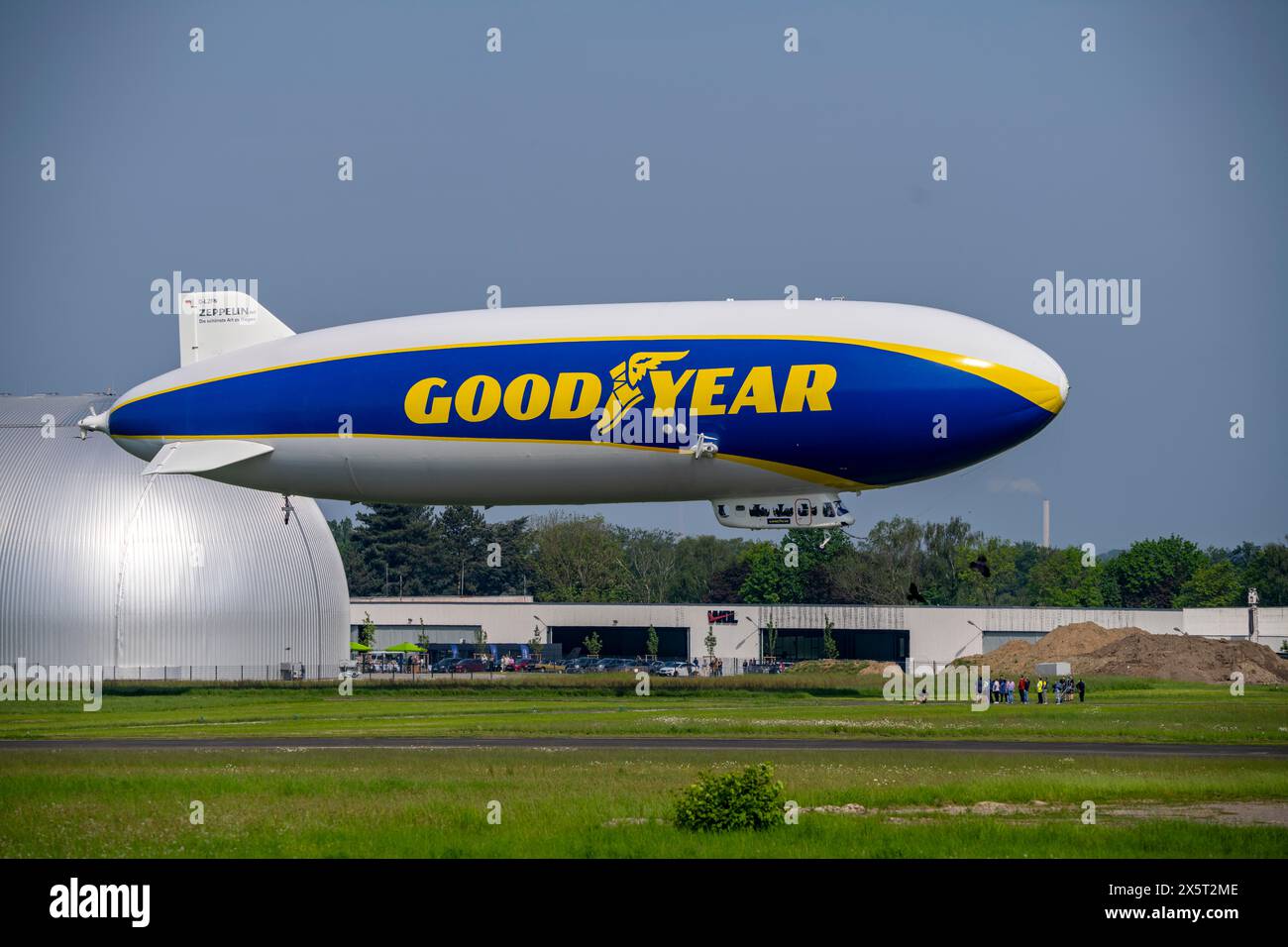 The Zeppelin NT, newly stationed at Essen/Mülheim Airport, undertakes ...