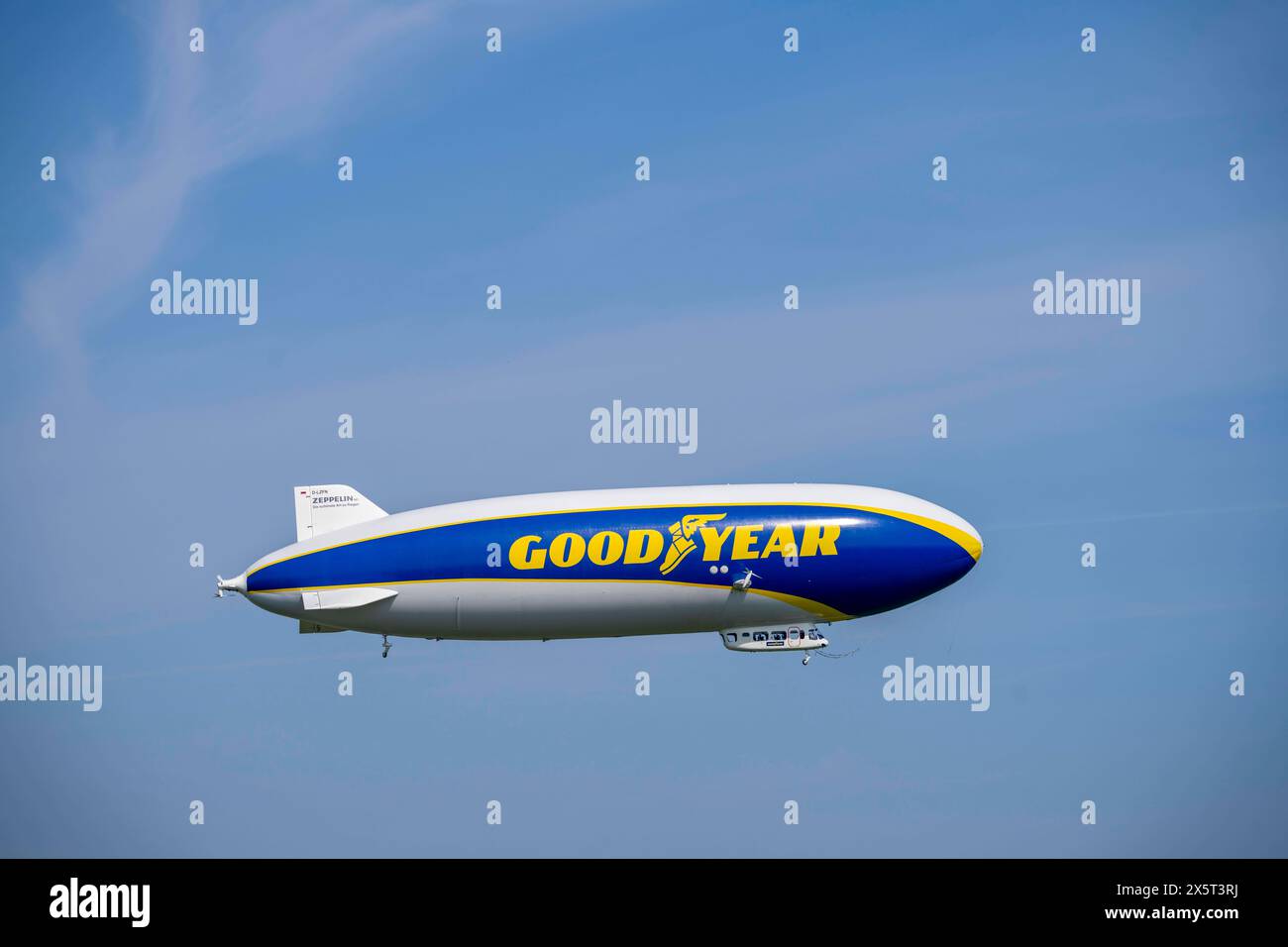 Der Zeppelin NT, neu auf dem Flughafen Essen/Mülheim stationiert ...