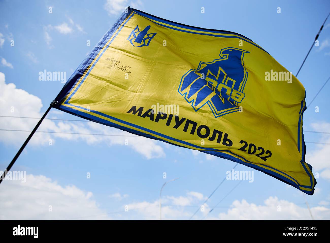 Flag of Azov brigade, defenders of Mariupol city and Azovstal, waving ...