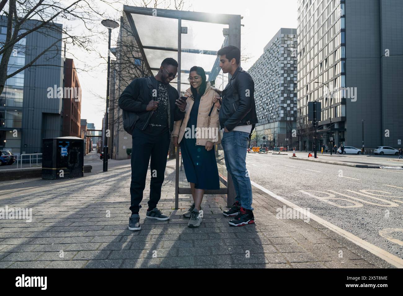 Indian friends phone hi-res stock photography and images - Alamy