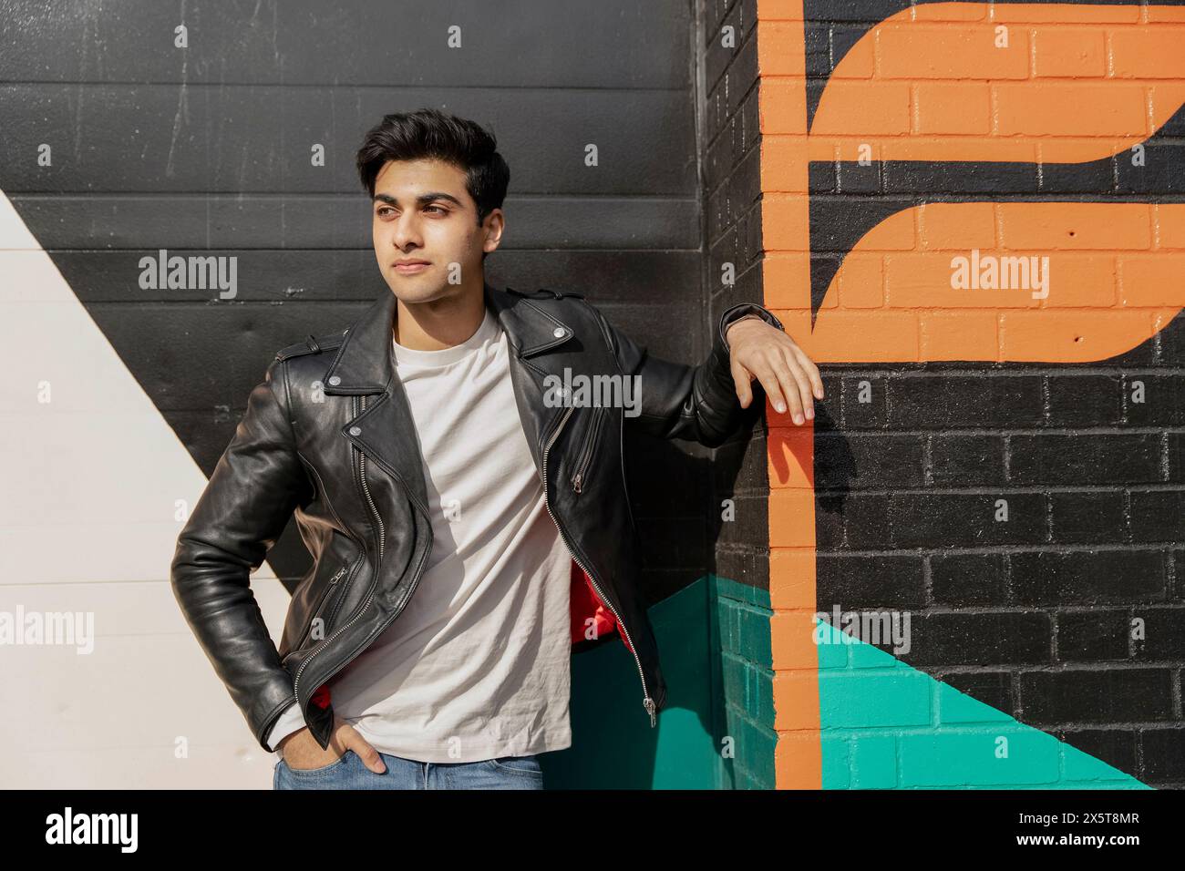Man leaning against wall hi-res stock photography and images - Alamy