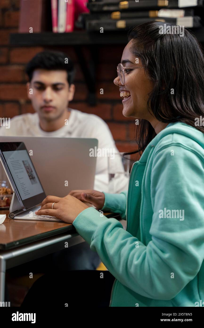Students tablet library hi-res stock photography and images - Alamy