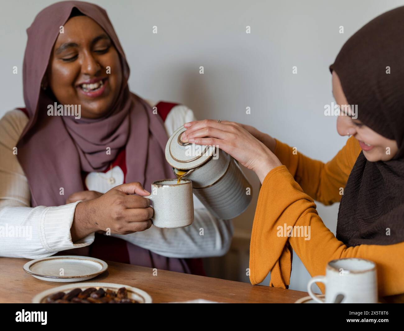 Tea pouring into cup hi-res stock photography and images - Alamy
