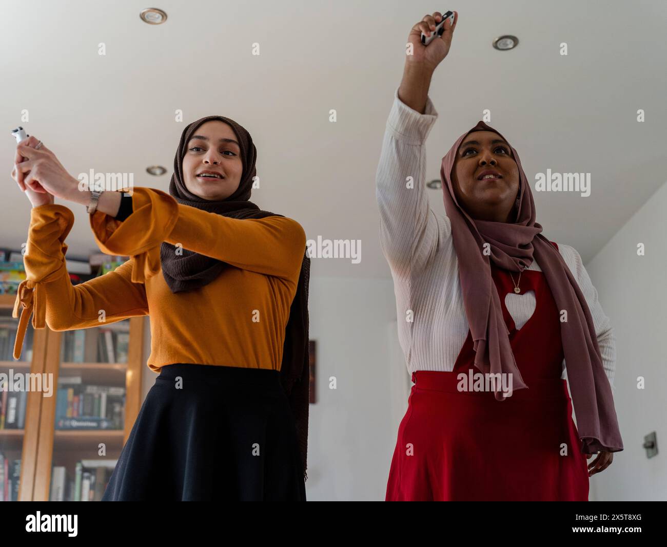 Women video game hi-res stock photography and images - Alamy
