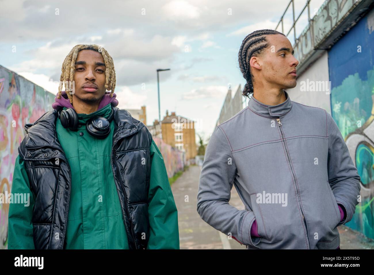 Young men street style london hi-res stock photography and images - Alamy