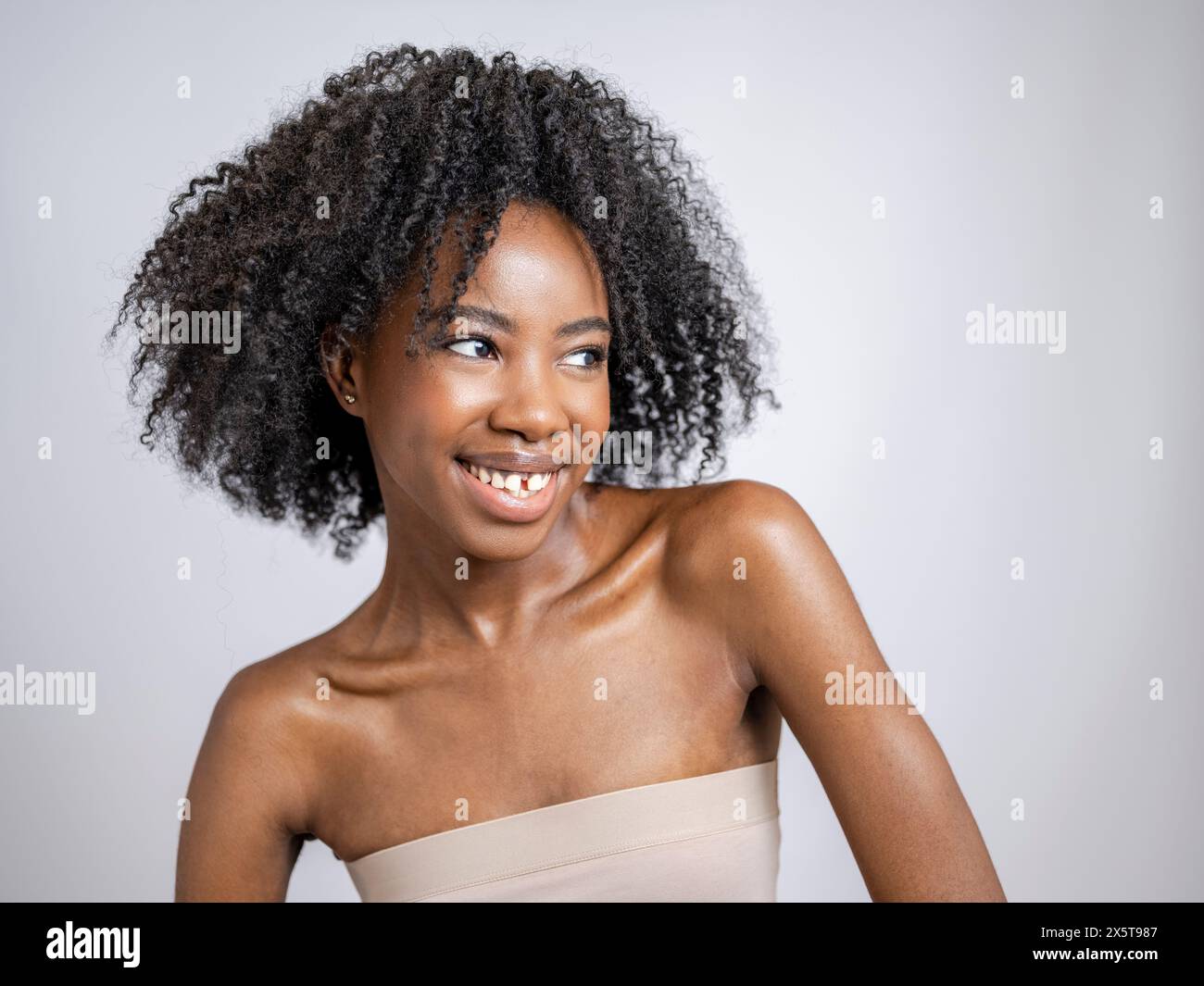 Studio portrait of smiling woman Stock Photo - Alamy