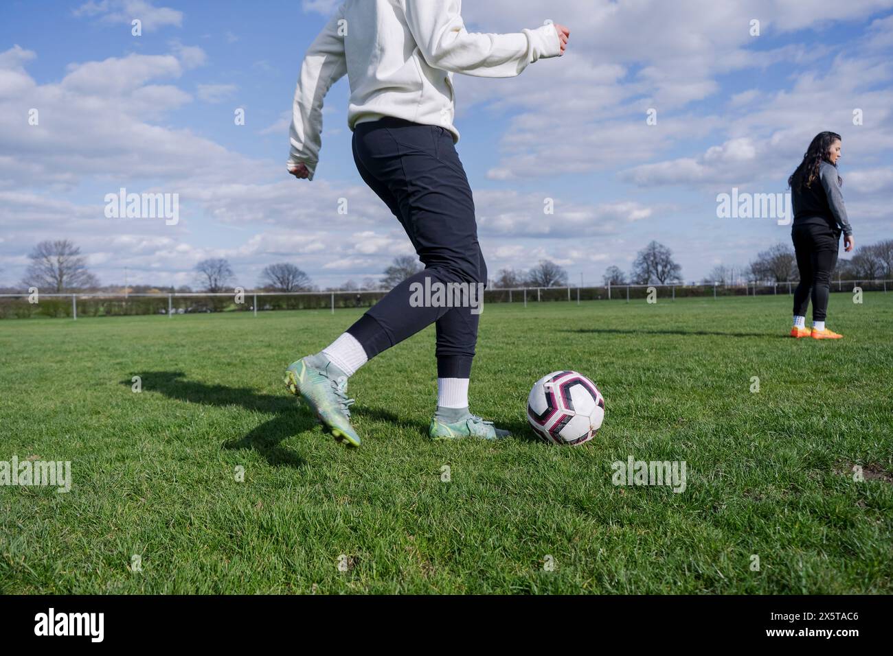Soccer women playing hi-res stock photography and images - Alamy