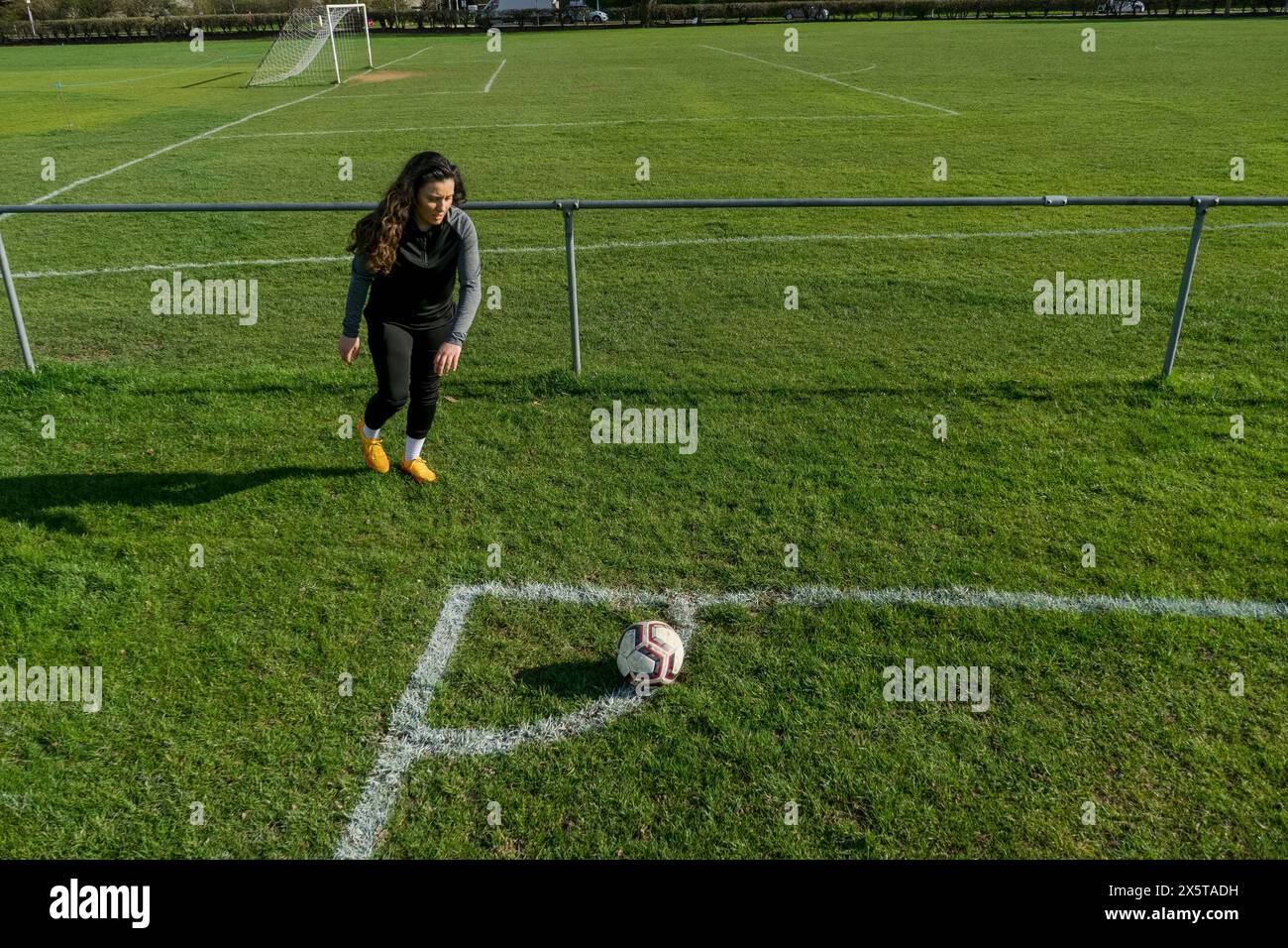 High kick woman hi-res stock photography and images - Alamy