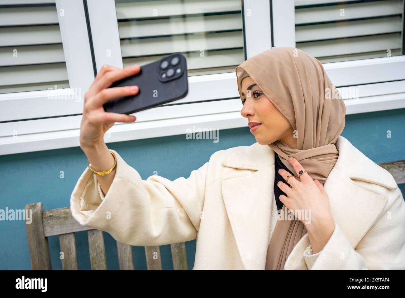 Beautiful woman wearing smart hi-res stock photography and images - Alamy